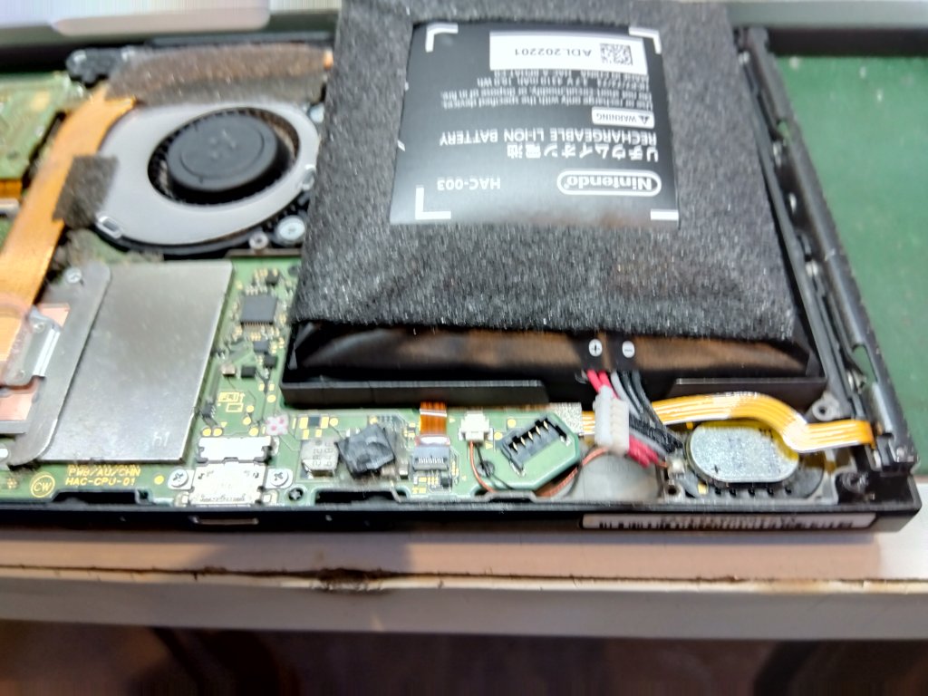 Switchが爆発！？ Switch バッテリー膨張修理 | Switch・Nintendo3DS ・ PSP 修理のゲームホスピタル ...